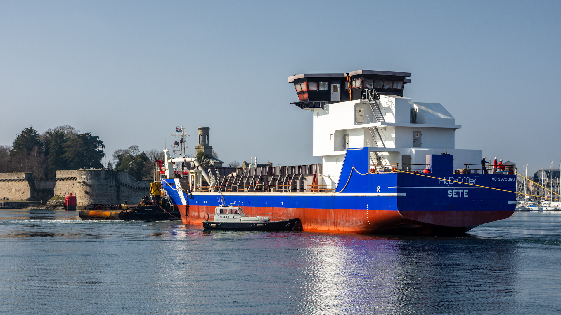 Hydromer, a hybrid dredger continues its construction at the Port of ...